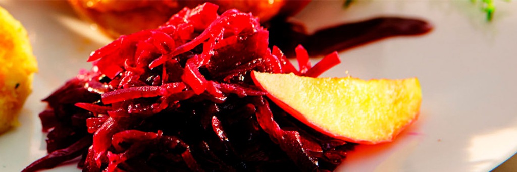 Červené zelí s jablky