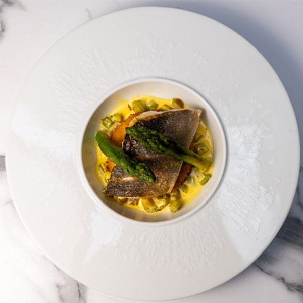 Recettes de chefs | Risotto croustillant, bar rôtie et sauce safran | METRO
