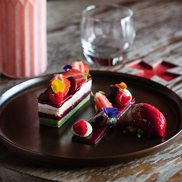 Recettes de chefs | L’entremets aux fruits rouges et pistache | METRO